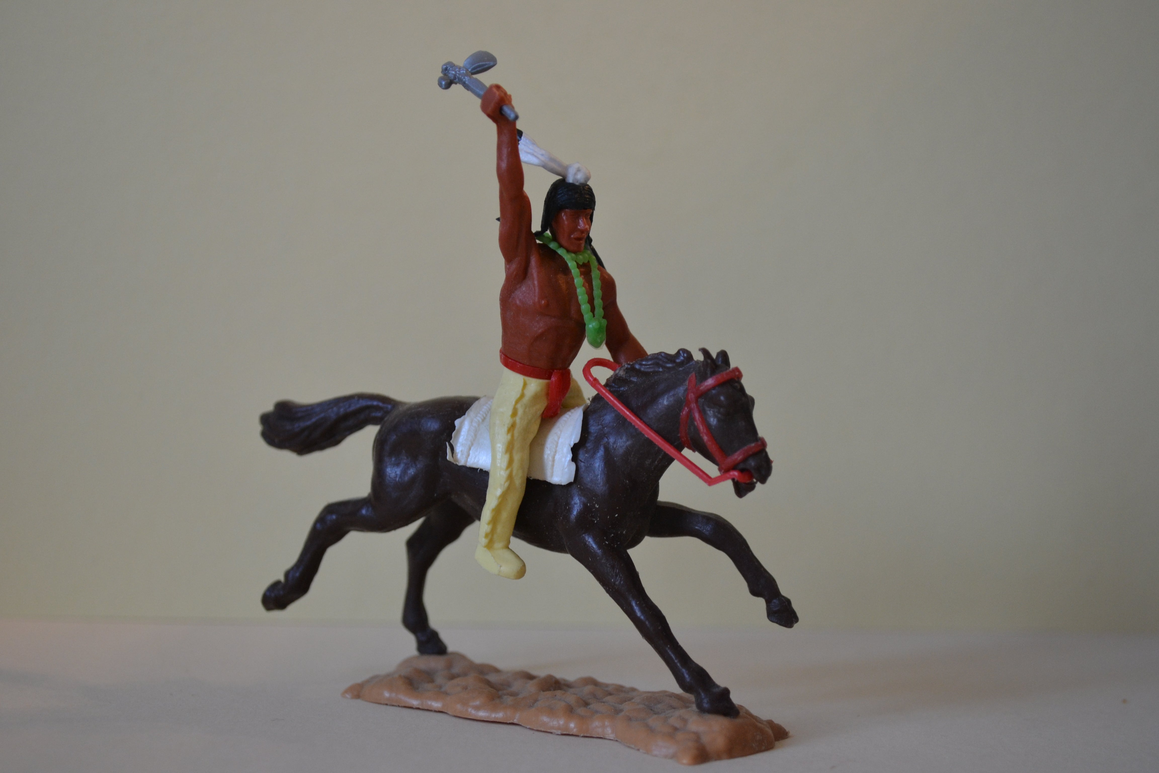 Timpo Mounted Indian Brave – Minitroops