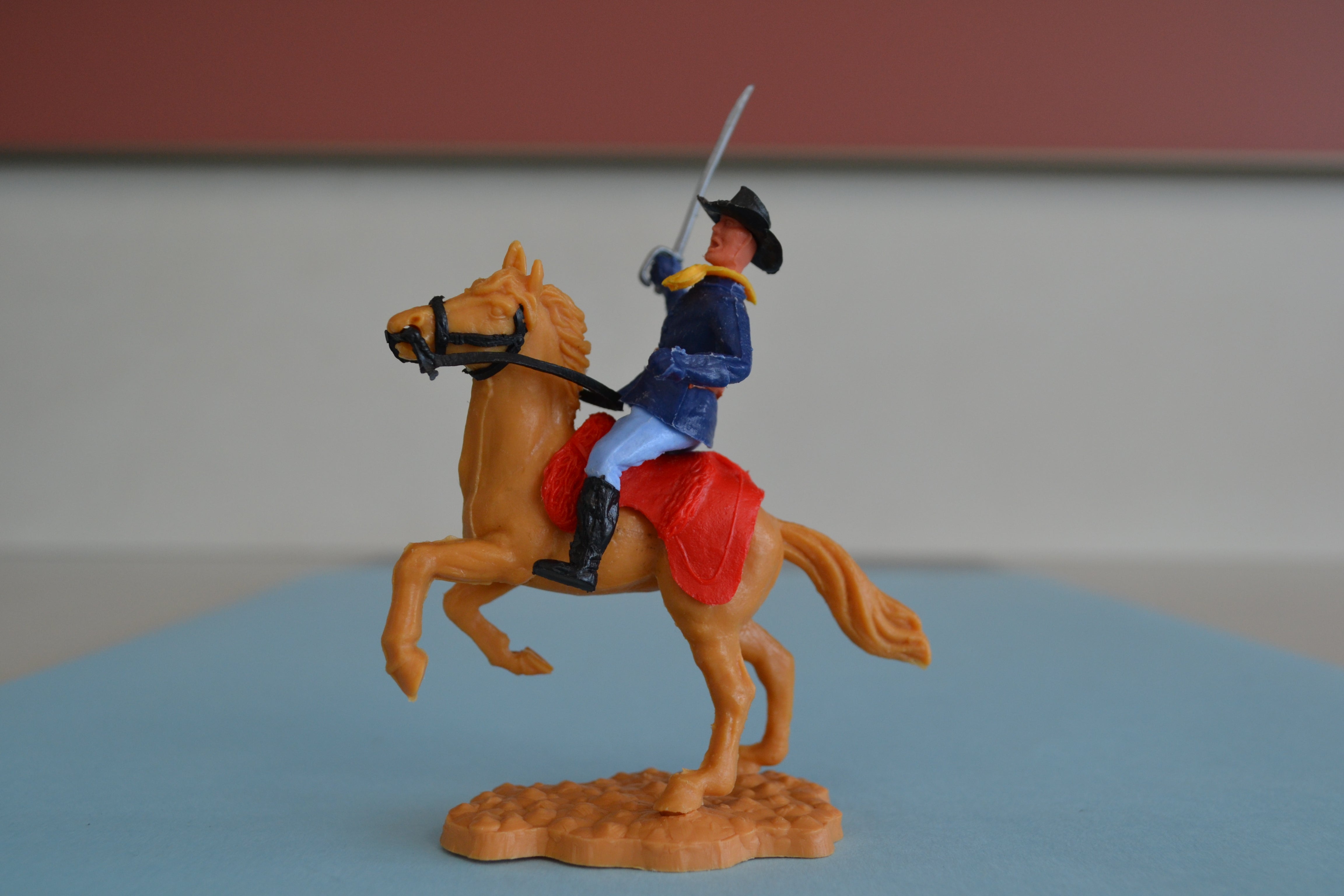 Timpo Union Cavalry Officer – Minitroops