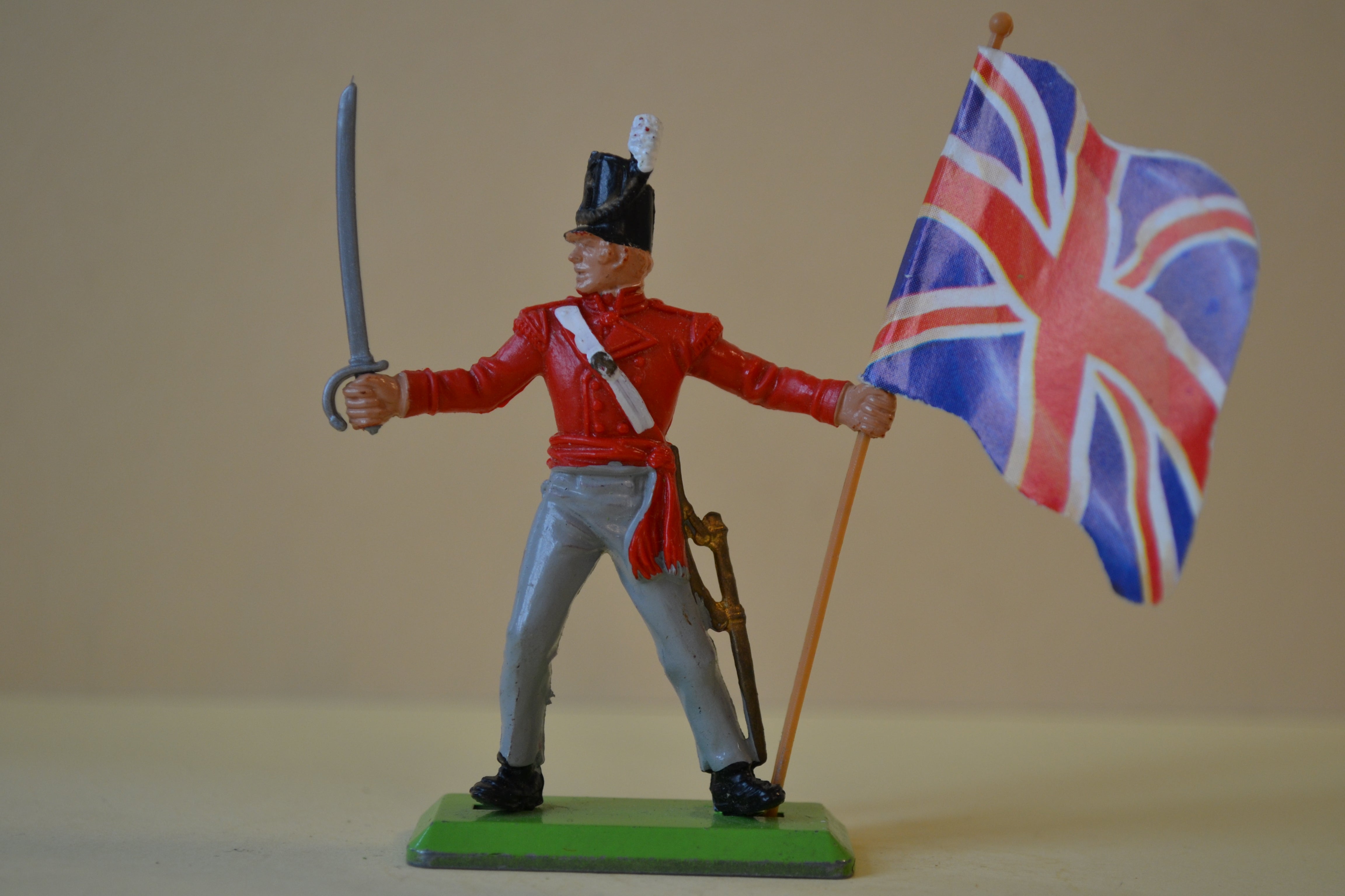 Britains Deetail Napoleonic Waterloo British Infantry Officer – Minitroops